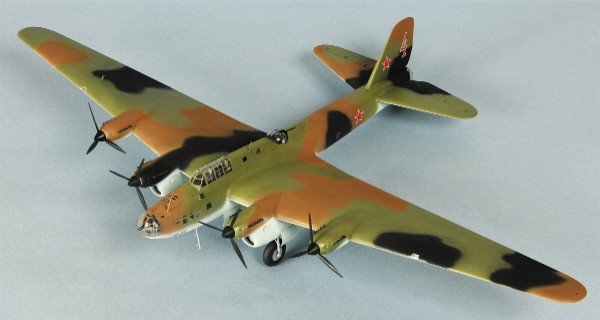 Zvezda 1/72 Pe8 Soviet Long Range Bomber